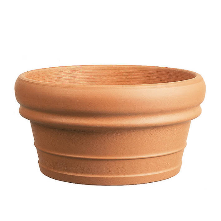 Round terracotta pots